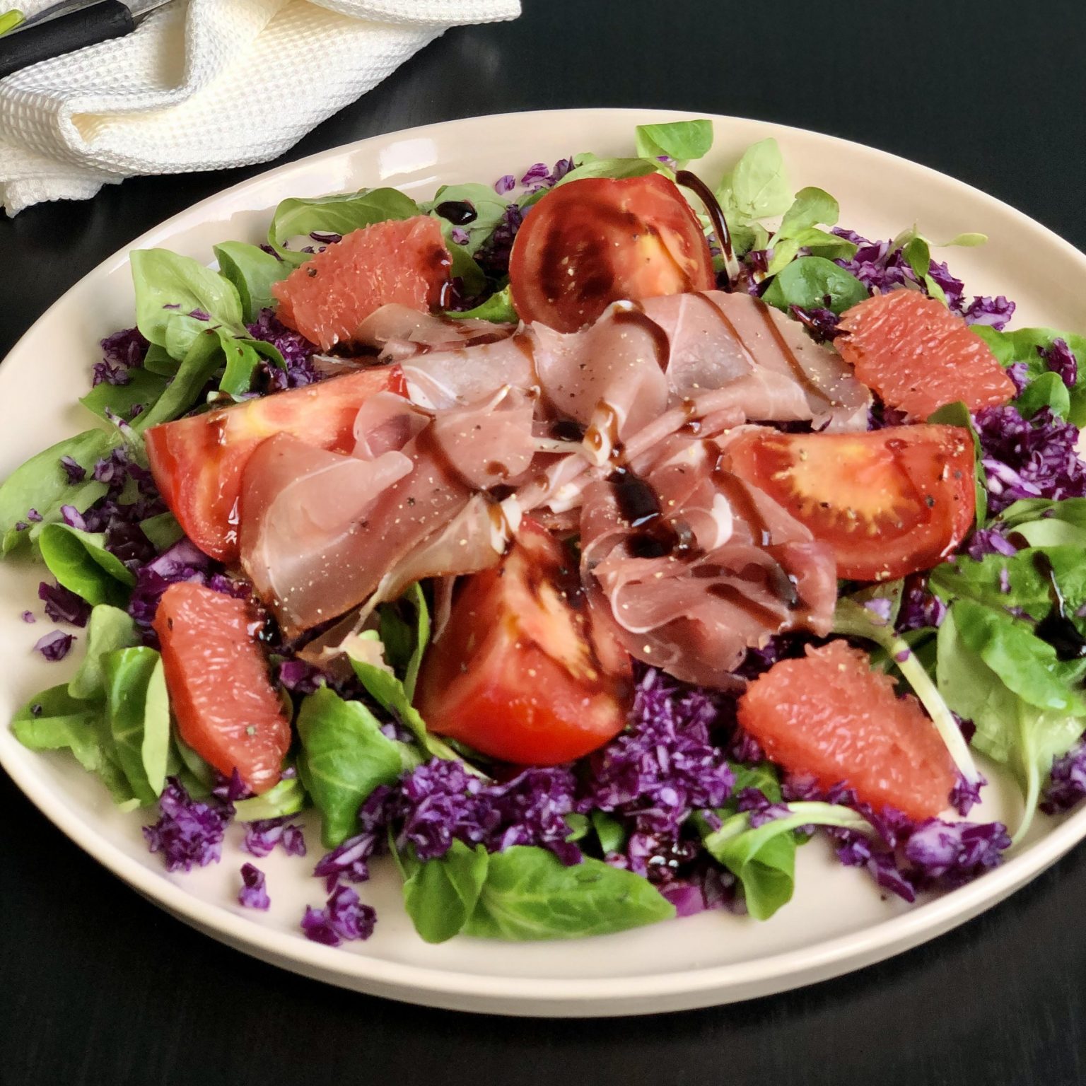 Salade de mâche et chou rouge au jambon cru Recette de salade